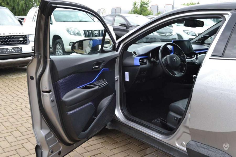 Pelēks Toyota C-HR 2016 Viļņa, ar dzinēja tilpumu 1.80 L un nobraukumu 171 tūkst. km par 16500 €, foto 19 vietnē AUTOMOTO.COM.LV