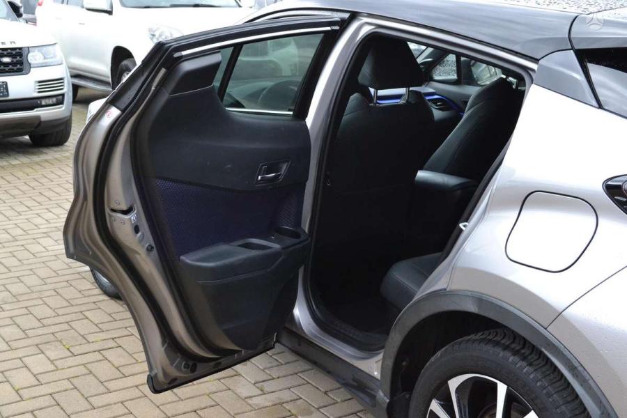 Pelēks Toyota C-HR 2016 Viļņa, ar dzinēja tilpumu 1.80 L un nobraukumu 171 tūkst. km par 16500 €, foto 30 vietnē AUTOMOTO.COM.LV