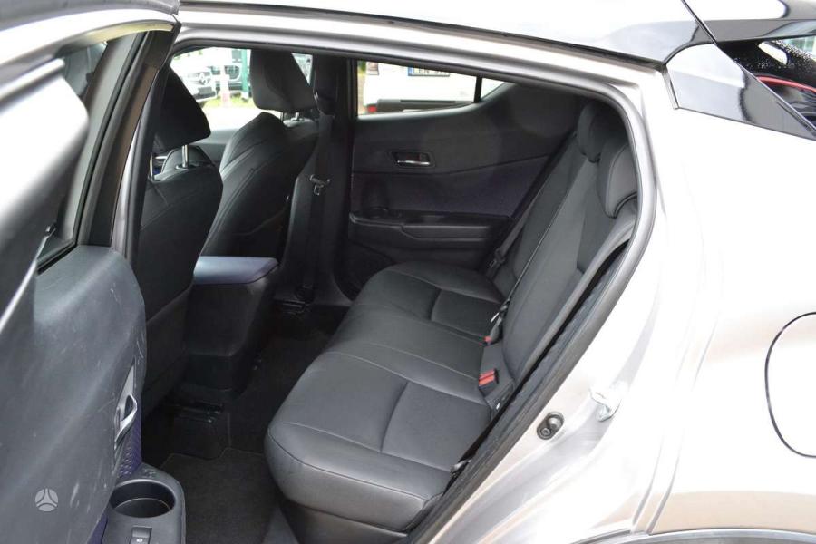Pelēks Toyota C-HR 2016 Viļņa, ar dzinēja tilpumu 1.80 L un nobraukumu 171 tūkst. km par 16500 €, foto 31 vietnē AUTOMOTO.COM.LV