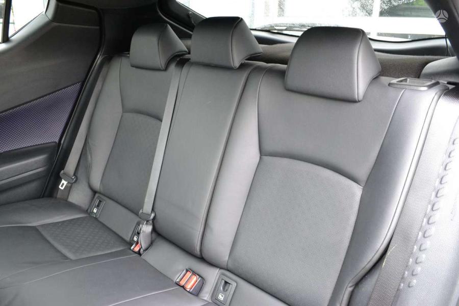 Pelēks Toyota C-HR 2016 Viļņa, ar dzinēja tilpumu 1.80 L un nobraukumu 171 tūkst. km par 16500 €, foto 32 vietnē AUTOMOTO.COM.LV