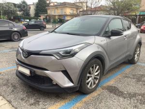 Серый Тойота C-HR 2017 в Даугавпилс, объемом двигателя 1.80 л и пробегом 120 тыс. км за 14900 €, фото 3 на AUTOMOTO.COM.LV