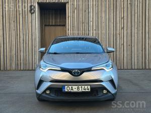 Серый Тойота C-HR 2017 в Рига, объемом двигателя 1.80 л и пробегом 83 тыс. км за 17700 €, фото 2 на AUTOMOTO.COM.LV