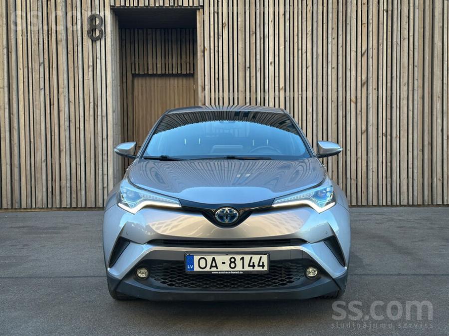 Серый Тойота C-HR 2017 в Рига, объемом двигателя 1.80 л и пробегом 83 тыс. км за 17700 €, фото 2 на AUTOMOTO.COM.LV
