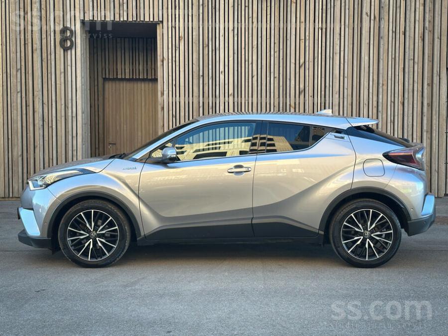Серый Тойота C-HR 2017 в Рига, объемом двигателя 1.80 л и пробегом 83 тыс. км за 17700 €, фото 5 на AUTOMOTO.COM.LV