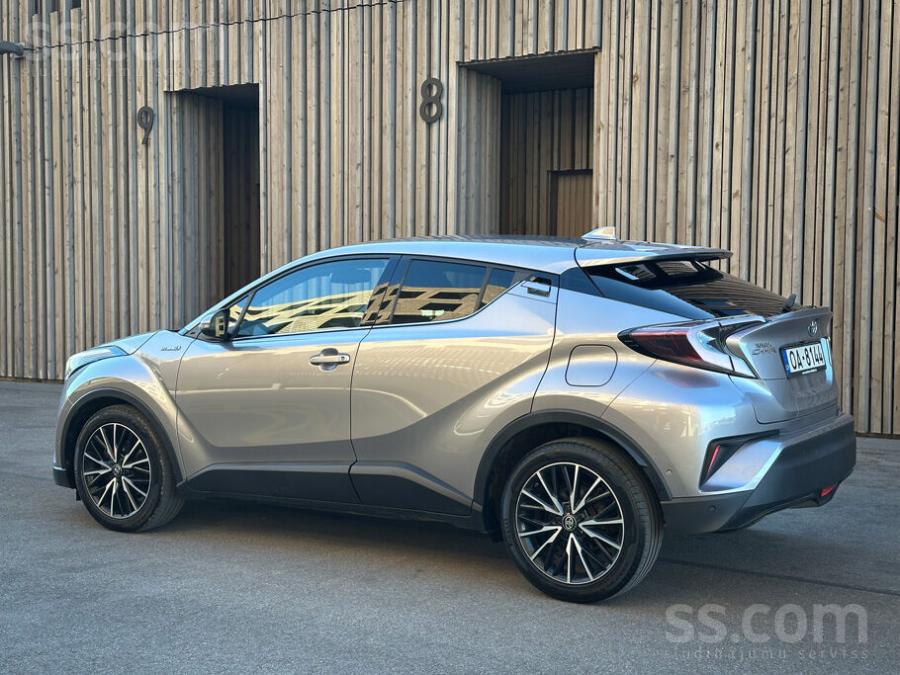 Серый Тойота C-HR 2017 в Рига, объемом двигателя 1.80 л и пробегом 83 тыс. км за 17700 €, фото 6 на AUTOMOTO.COM.LV