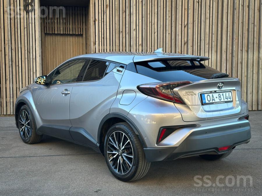 Серый Тойота C-HR 2017 в Рига, объемом двигателя 1.80 л и пробегом 83 тыс. км за 17700 €, фото 7 на AUTOMOTO.COM.LV