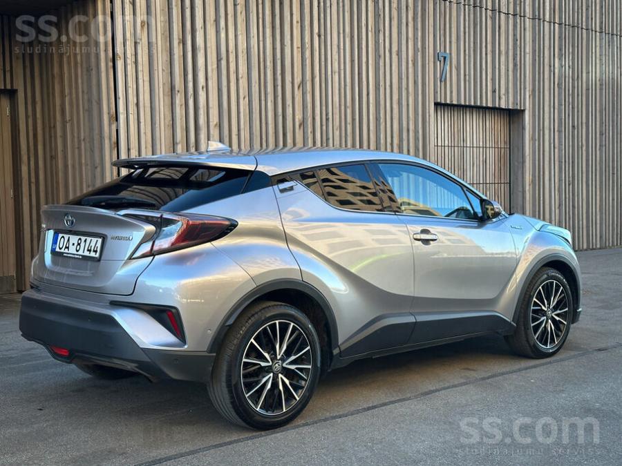 Серый Тойота C-HR 2017 в Рига, объемом двигателя 1.80 л и пробегом 83 тыс. км за 17700 €, фото 8 на AUTOMOTO.COM.LV