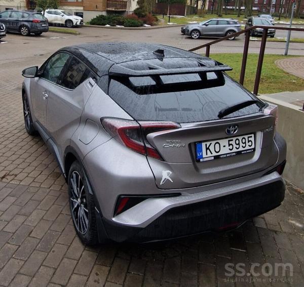 Серый Тойота C-HR 2017 в Рига, объемом двигателя 1.80 л и пробегом 89 тыс. км за 18800 €, фото 4 на AUTOMOTO.COM.LV