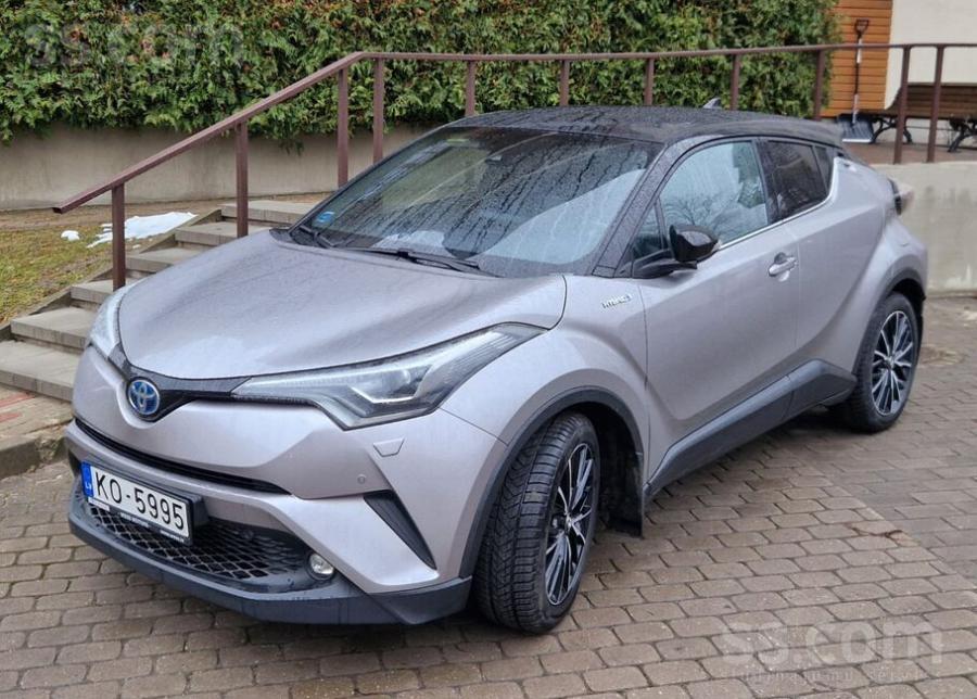 Серый Тойота C-HR 2017 в Рига, объемом двигателя 1.80 л и пробегом 89 тыс. км за 18800 €, фото 5 на AUTOMOTO.COM.LV