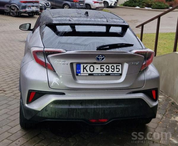Серый Тойота C-HR 2017 в Рига, объемом двигателя 1.80 л и пробегом 89 тыс. км за 18800 €, фото 6 на AUTOMOTO.COM.LV