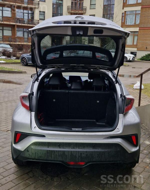 Серый Тойота C-HR 2017 в Рига, объемом двигателя 1.80 л и пробегом 89 тыс. км за 18800 €, фото 7 на AUTOMOTO.COM.LV