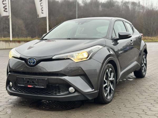 Grey Toyota C-HR 2017 in Vilnius, with an engine capacity of 1.80 L and mileage of 115 thousand km for 16850 €, photo 1 on AUTOMOTO.COM.LV