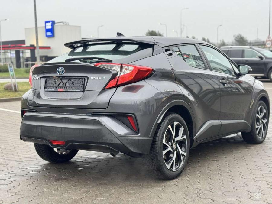 Pelēks Toyota C-HR 2017 Viļņa, ar dzinēja tilpumu 1.80 L un nobraukumu 115 tūkst. km par 16850 €, foto 7 vietnē AUTOMOTO.COM.LV