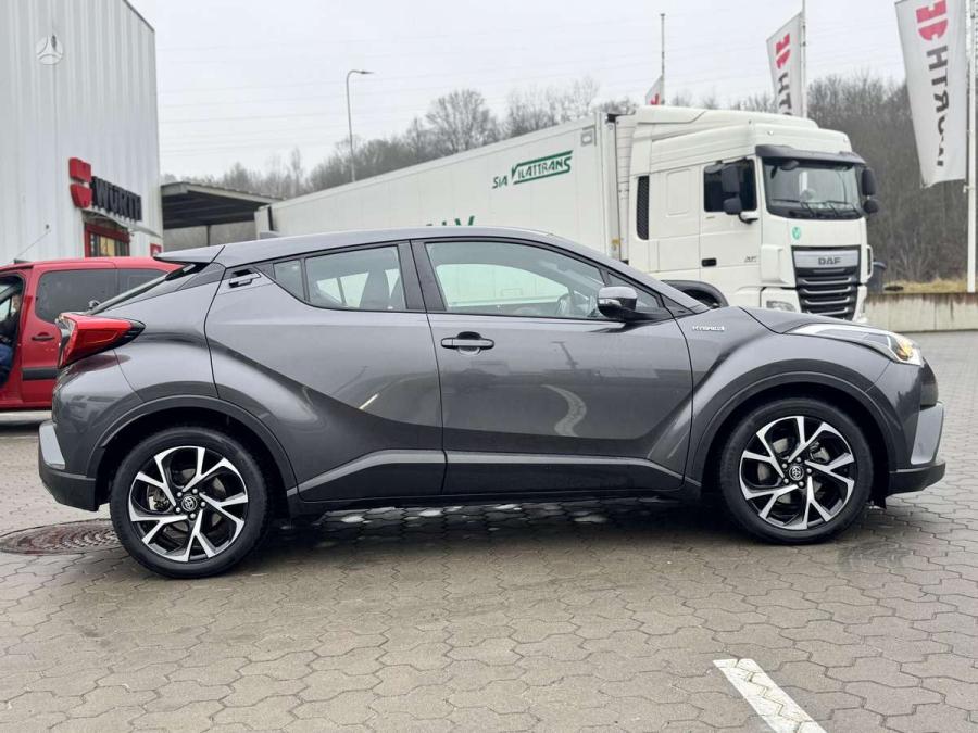 Pelēks Toyota C-HR 2017 Viļņa, ar dzinēja tilpumu 1.80 L un nobraukumu 115 tūkst. km par 16850 €, foto 8 vietnē AUTOMOTO.COM.LV