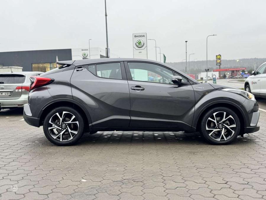 Pelēks Toyota C-HR 2017 Viļņa, ar dzinēja tilpumu 1.80 L un nobraukumu 115 tūkst. km par 16850 €, foto 9 vietnē AUTOMOTO.COM.LV