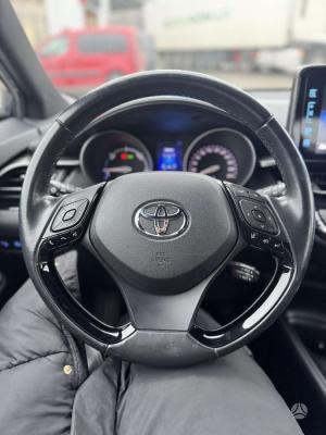 Pelēks Toyota C-HR 2017 Viļņa, ar dzinēja tilpumu 1.80 L un nobraukumu 115 tūkst. km par 16850 €, foto 25 vietnē AUTOMOTO.COM.LV