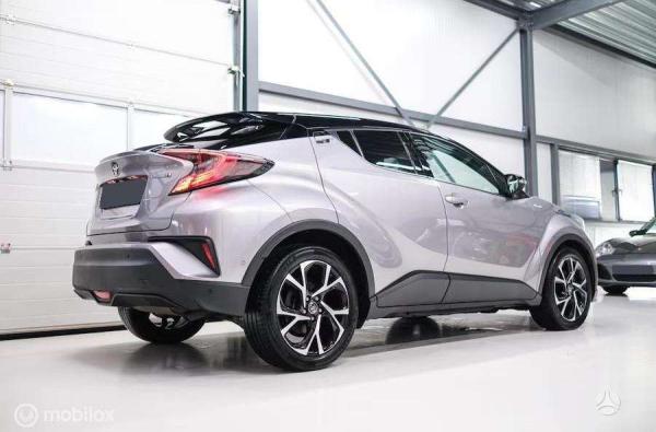 Pelēks Toyota C-HR 2017 Kauņa, ar dzinēja tilpumu 1.80 L un nobraukumu 213 tūkst. km par 15250 €, foto 3 vietnē AUTOMOTO.COM.LV