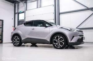 Grey Toyota C-HR 2017 in Kaunas, with an engine capacity of 1.80 L and mileage of 213 thousand km for 15250 €, photo 4 on AUTOMOTO.COM.LV