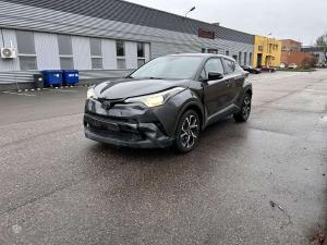 Grey Toyota C-HR 2017 in Panevezys, with an engine capacity of 1.20 L and mileage of 117 thousand km for 7690 €, photo 3 on AUTOMOTO.COM.LV