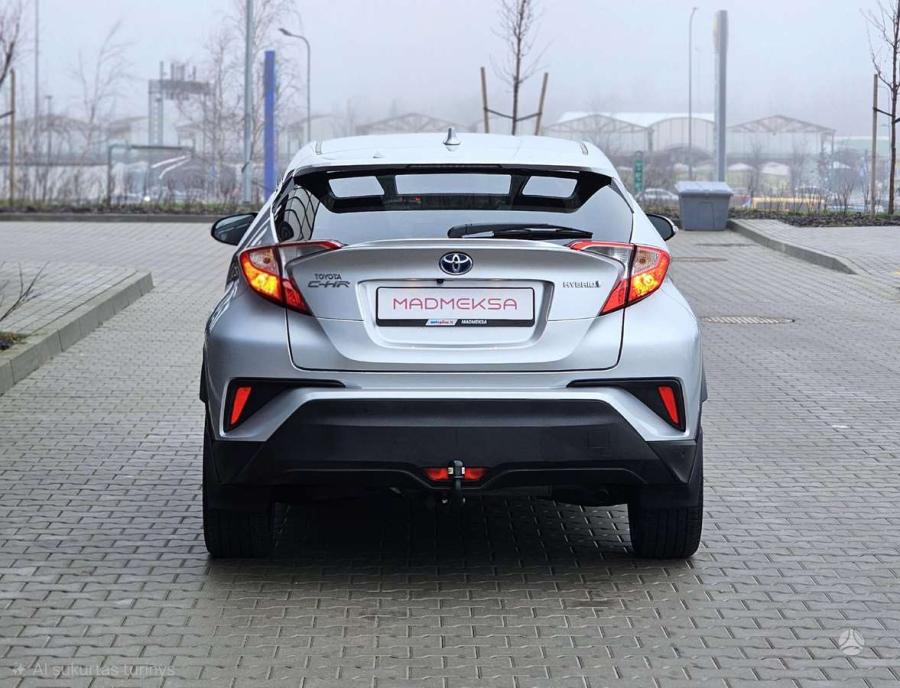 Grey Toyota C-HR 2017 in Vilnius, with an engine capacity of 1.80 L and mileage of 207 thousand km for 15000 €, photo 10 on AUTOMOTO.COM.LV