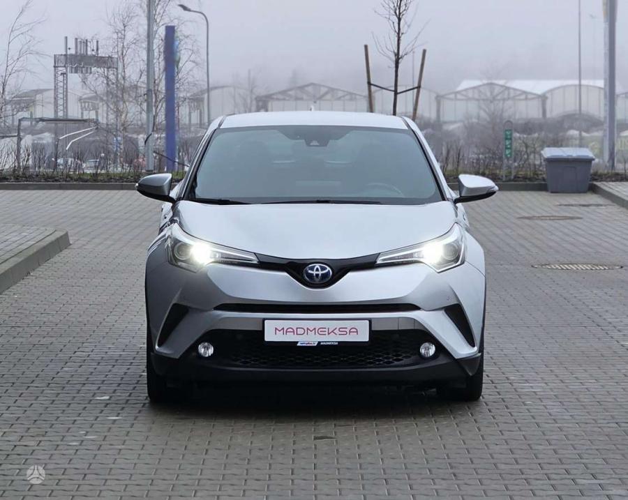 Grey Toyota C-HR 2017 in Vilnius, with an engine capacity of 1.80 L and mileage of 207 thousand km for 15000 €, photo 11 on AUTOMOTO.COM.LV