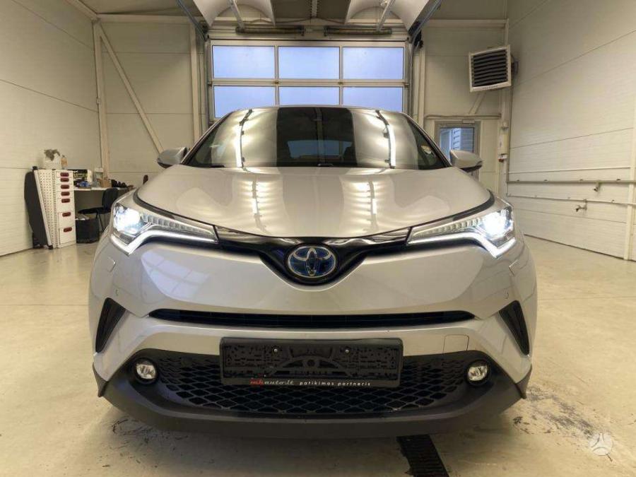 Pelēks Toyota C-HR 2017 Radviliškis, ar dzinēja tilpumu 1.80 L un nobraukumu 140 tūkst. km par 15450 €, foto 5 vietnē AUTOMOTO.COM.LV