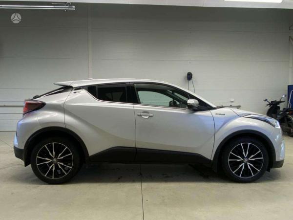 Серый Тойота C-HR 2017 в Радвилишкис, объемом двигателя 1.80 л и пробегом 140 тыс. км за 15450 €, фото 7 на AUTOMOTO.COM.LV