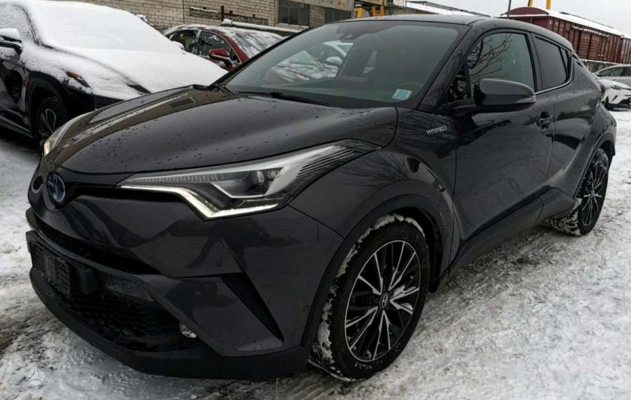 Pelēks Toyota C-HR 2017 Viļņa, ar dzinēja tilpumu 1.80 L un nobraukumu 170 tūkst. km par 15700 €, foto 1 vietnē AUTOMOTO.COM.LV