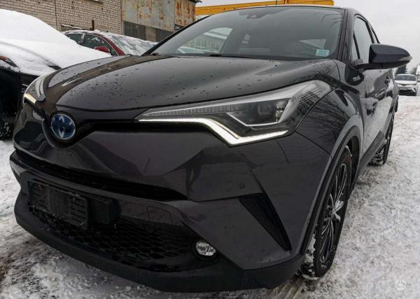 Pelēks Toyota C-HR 2017 Viļņa, ar dzinēja tilpumu 1.80 L un nobraukumu 170 tūkst. km par 15700 €, foto 2 vietnē AUTOMOTO.COM.LV