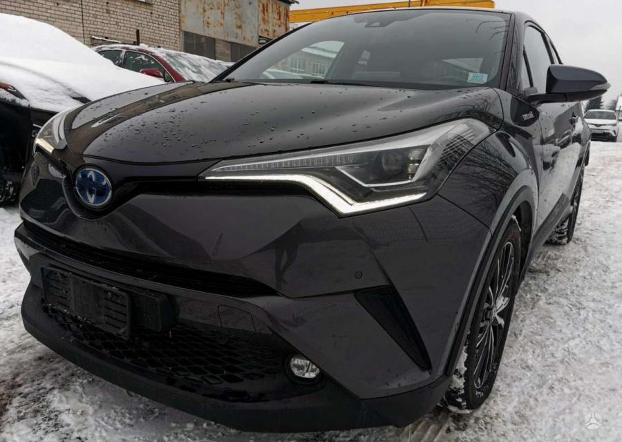 Pelēks Toyota C-HR 2017 Viļņa, ar dzinēja tilpumu 1.80 L un nobraukumu 170 tūkst. km par 15700 €, foto 2 vietnē AUTOMOTO.COM.LV