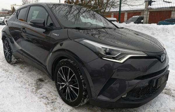 Pelēks Toyota C-HR 2017 Viļņa, ar dzinēja tilpumu 1.80 L un nobraukumu 170 tūkst. km par 15700 €, foto 3 vietnē AUTOMOTO.COM.LV