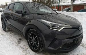 Pelēks Toyota C-HR 2017 Viļņa, ar dzinēja tilpumu 1.80 L un nobraukumu 170 tūkst. km par 15700 €, foto 3 vietnē AUTOMOTO.COM.LV