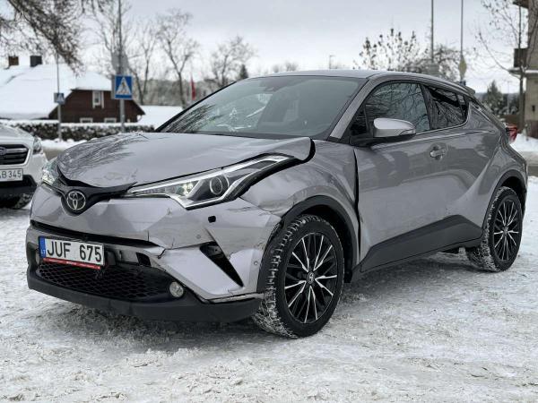 Pelēks Toyota C-HR 2017 Ukmergė, ar dzinēja tilpumu 1.20 L un nobraukumu 103 tūkst. km par 8400 €, foto 3 vietnē AUTOMOTO.COM.LV