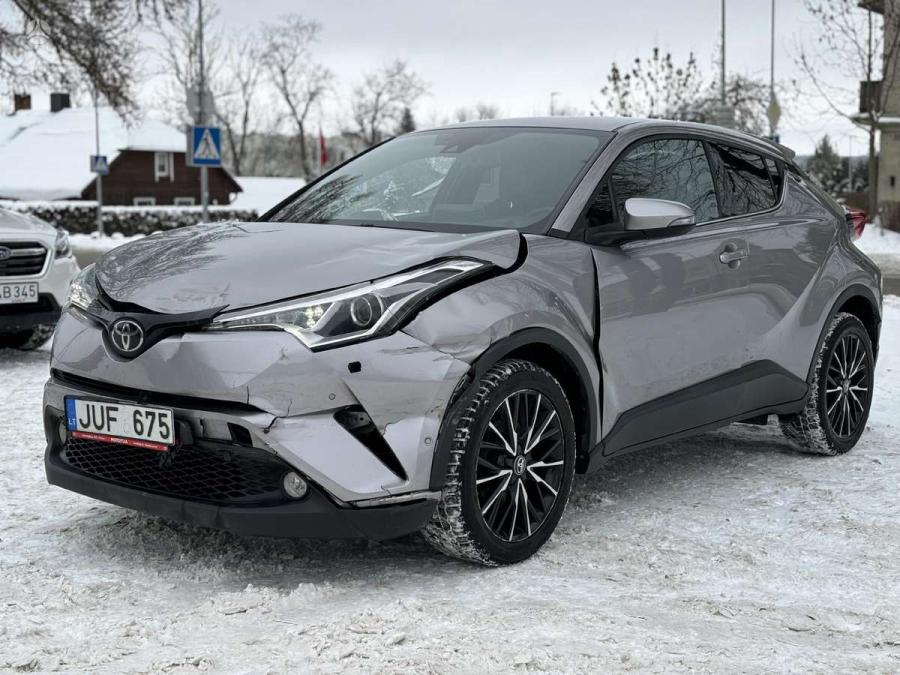 Grey Toyota C-HR 2017 in Ukmerge, with an engine capacity of 1.20 L and mileage of 103 thousand km for 8400 €, photo 3 on AUTOMOTO.COM.LV