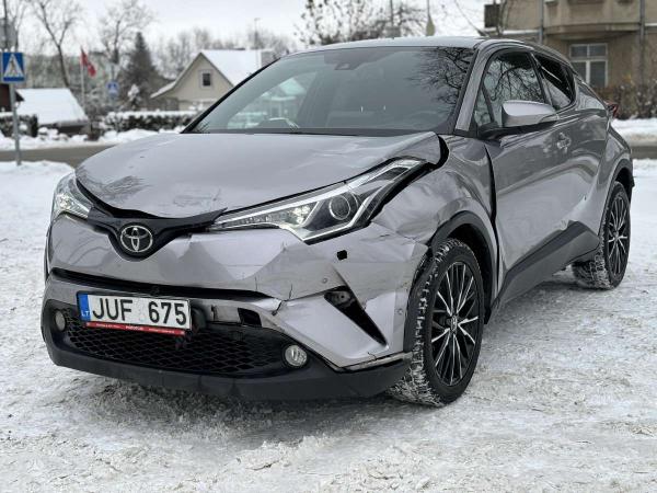 Pelēks Toyota C-HR 2017 Ukmergė, ar dzinēja tilpumu 1.20 L un nobraukumu 103 tūkst. km par 8400 €, foto 4 vietnē AUTOMOTO.COM.LV