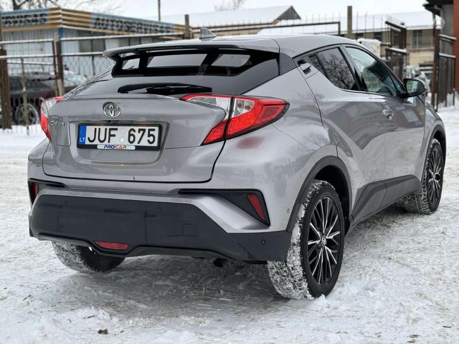 Grey Toyota C-HR 2017 in Ukmerge, with an engine capacity of 1.20 L and mileage of 103 thousand km for 8400 €, photo 7 on AUTOMOTO.COM.LV