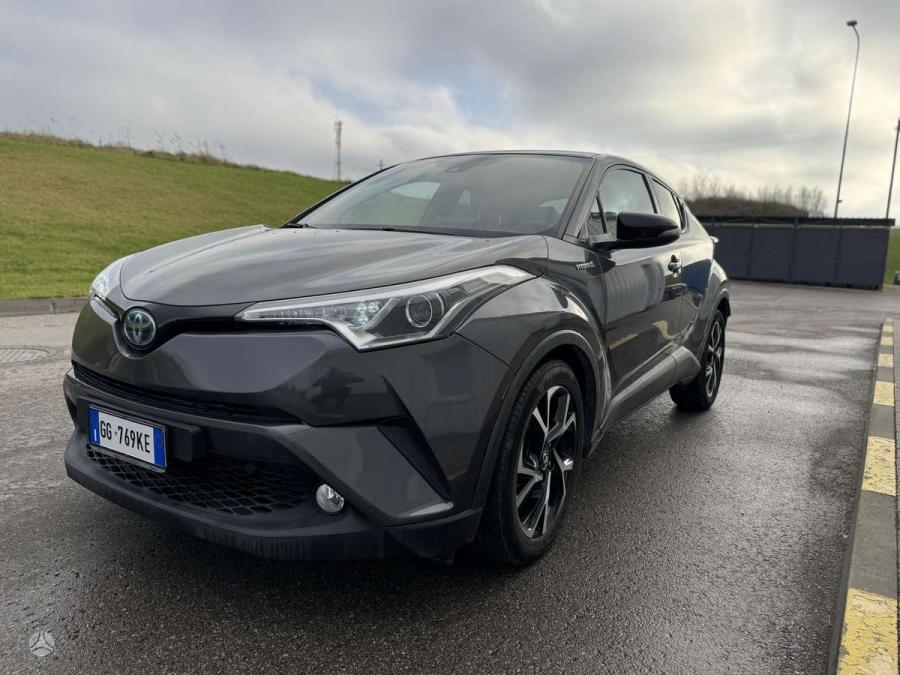 Pelēks Toyota C-HR 2017 Utena, ar dzinēja tilpumu 1.80 L un nobraukumu 145 tūkst. km par 13900 €, foto 3 vietnē AUTOMOTO.COM.LV