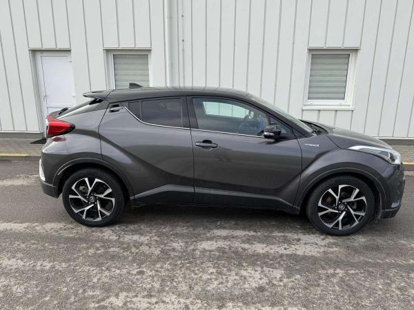 Серый Тойота C-HR 2017 в Утена, объемом двигателя 1.80 л и пробегом 145 тыс. км за 13900 €, фото 4 на AUTOMOTO.COM.LV