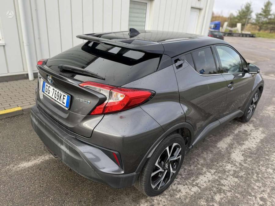 Pelēks Toyota C-HR 2017 Utena, ar dzinēja tilpumu 1.80 L un nobraukumu 145 tūkst. km par 13900 €, foto 5 vietnē AUTOMOTO.COM.LV
