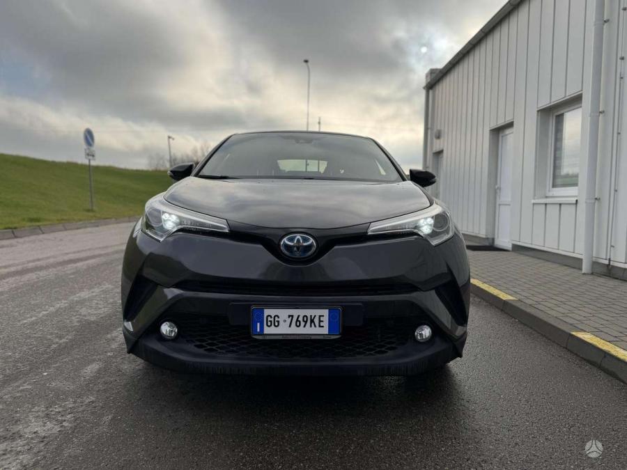Pelēks Toyota C-HR 2017 Utena, ar dzinēja tilpumu 1.80 L un nobraukumu 145 tūkst. km par 13900 €, foto 6 vietnē AUTOMOTO.COM.LV