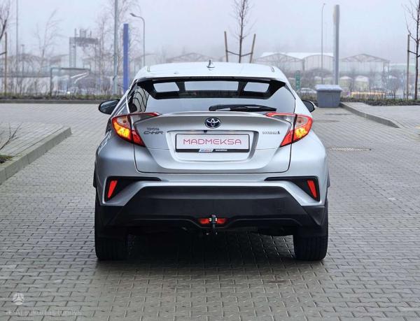 Grey Toyota C-HR 2017 in Vilnius, with an engine capacity of 1.80 L and mileage of 207 thousand km for 14900 €, photo 10 on AUTOMOTO.COM.LV
