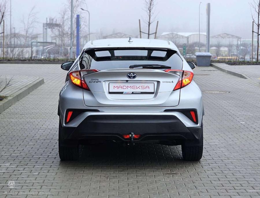 Grey Toyota C-HR 2017 in Vilnius, with an engine capacity of 1.80 L and mileage of 207 thousand km for 14900 €, photo 10 on AUTOMOTO.COM.LV