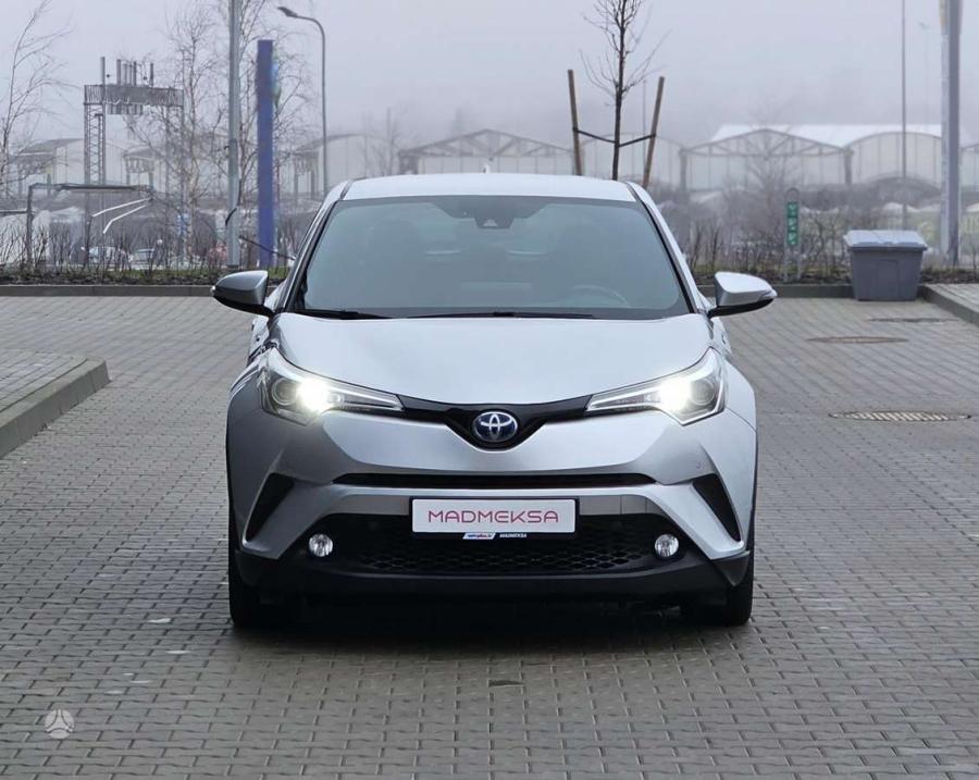 Grey Toyota C-HR 2017 in Vilnius, with an engine capacity of 1.80 L and mileage of 207 thousand km for 14900 €, photo 11 on AUTOMOTO.COM.LV