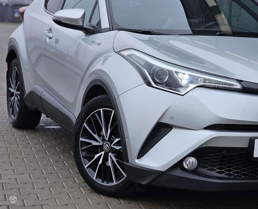 Grey Toyota C-HR 2017 in Vilnius, with an engine capacity of 1.80 L and mileage of 207 thousand km for 14900 €, photo 15 on AUTOMOTO.COM.LV