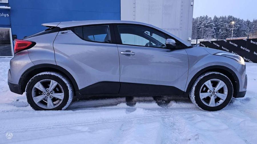 Pelēks Toyota C-HR 2017 Kauņa, ar dzinēja tilpumu 1.20 L un nobraukumu 67 tūkst. km par 12490 €, foto 8 vietnē AUTOMOTO.COM.LV