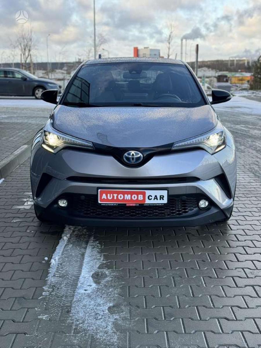 Pelēks Toyota C-HR 2017 Viļņa, ar dzinēja tilpumu 1.80 L un nobraukumu 76 tūkst. km par 17450 €, foto 2 vietnē AUTOMOTO.COM.LV