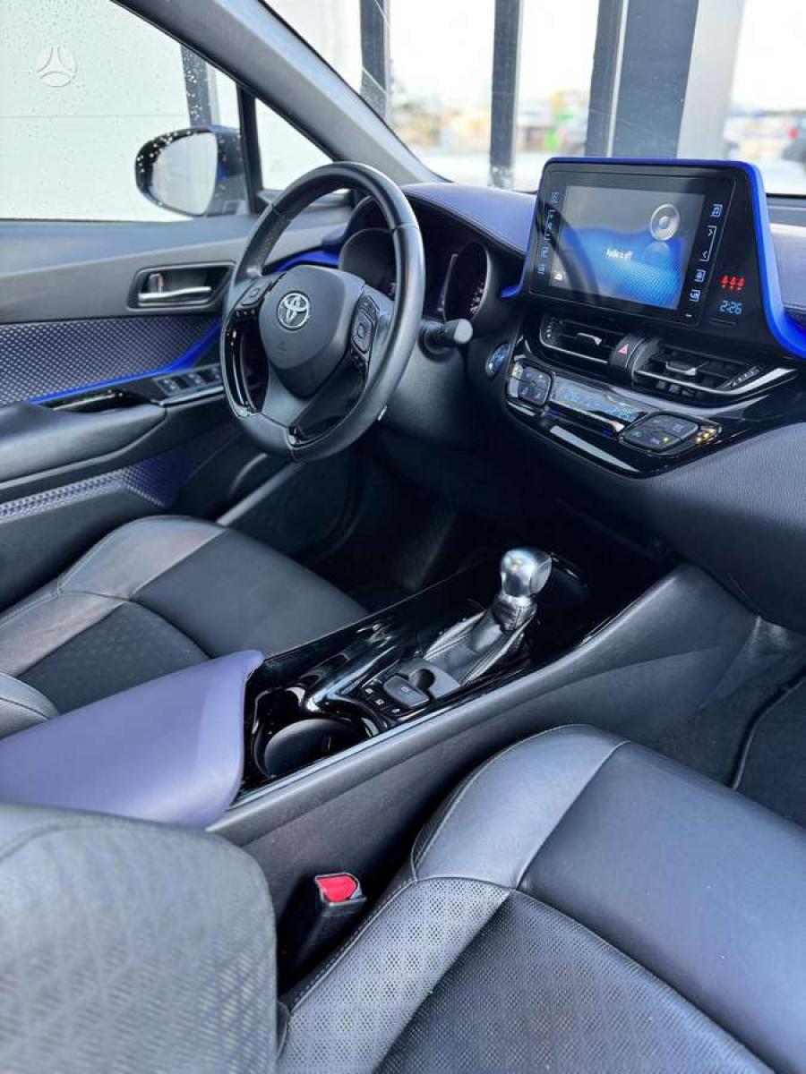 Pelēks Toyota C-HR 2017 Viļņa, ar dzinēja tilpumu 1.80 L un nobraukumu 76 tūkst. km par 17450 €, foto 14 vietnē AUTOMOTO.COM.LV