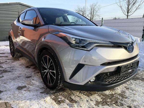 Pelēks Toyota C-HR 2017 Panevēža, ar dzinēja tilpumu 1.80 L un nobraukumu 98 tūkst. km par 16400 €, foto 1 vietnē AUTOMOTO.COM.LV