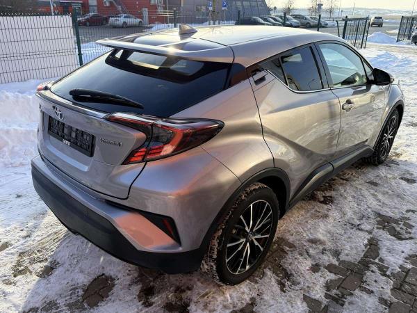 Pelēks Toyota C-HR 2017 Panevēža, ar dzinēja tilpumu 1.80 L un nobraukumu 98 tūkst. km par 16400 €, foto 4 vietnē AUTOMOTO.COM.LV