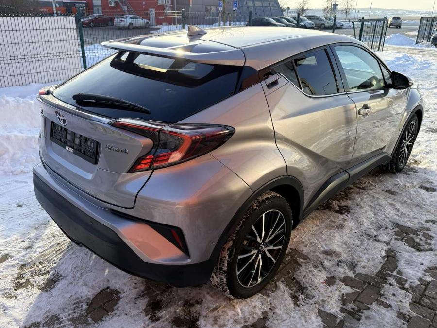 Grey Toyota C-HR 2017 in Panevezys, with an engine capacity of 1.80 L and mileage of 98 thousand km for 16400 €, photo 4 on AUTOMOTO.COM.LV